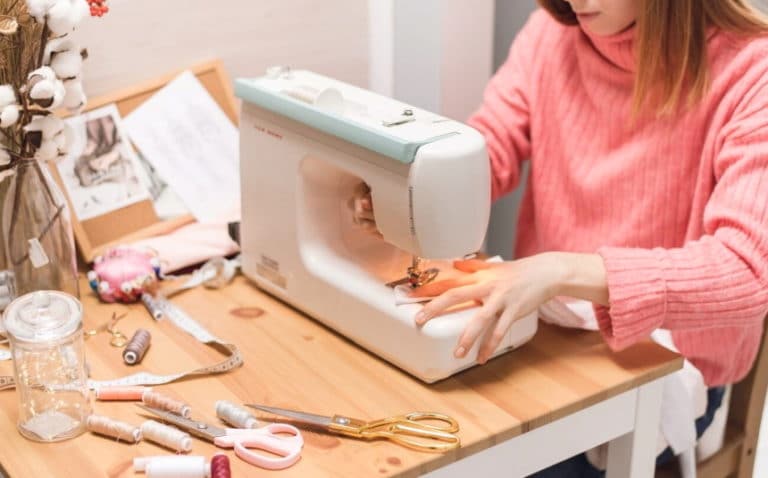 5 Best Mechanical Sewing Machines – Reviewed and Rated (Summer 2024)